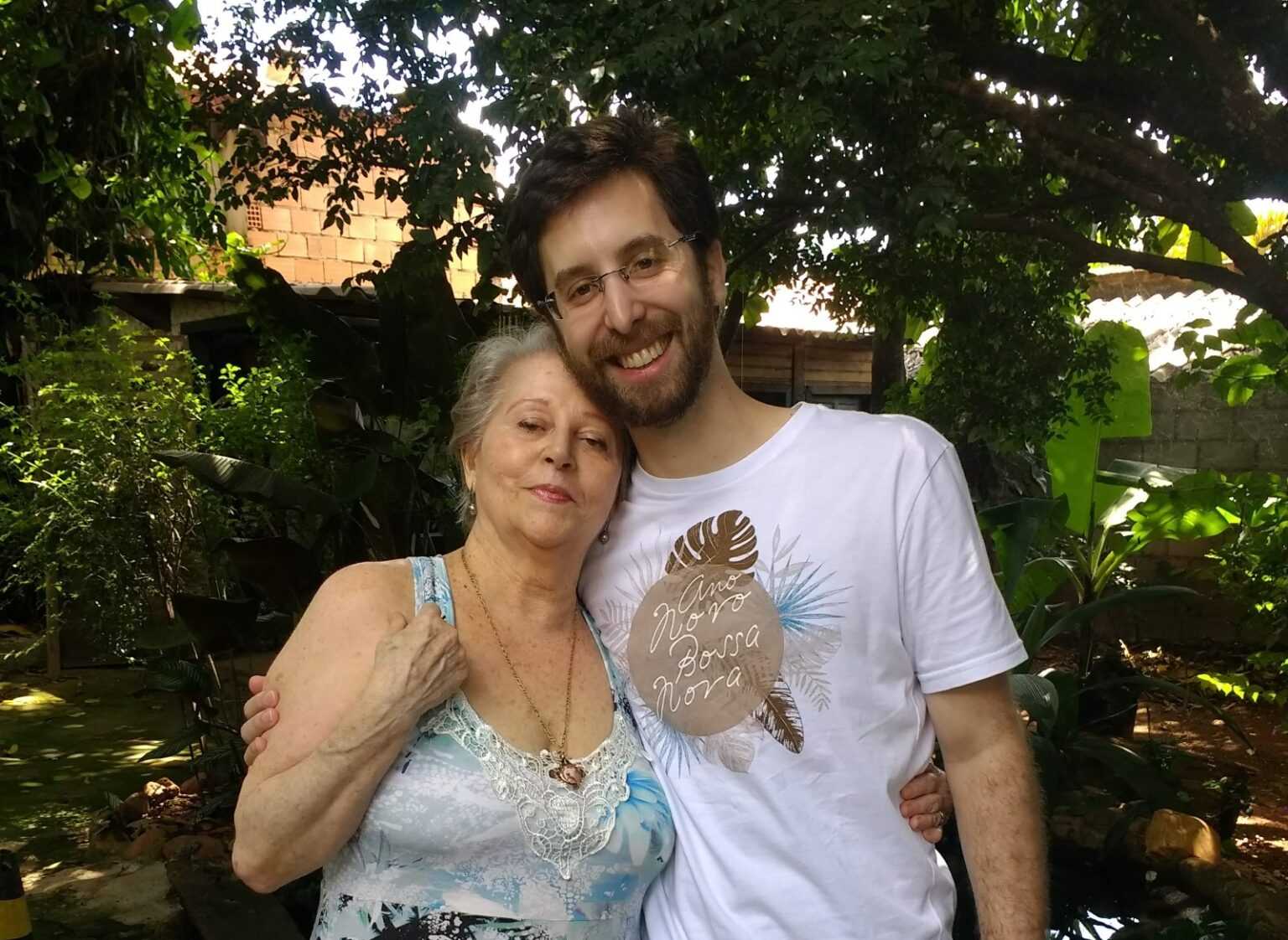 Poeta, pintora e compositora, Maria Inês Aroeira alcança sucesso nas ...